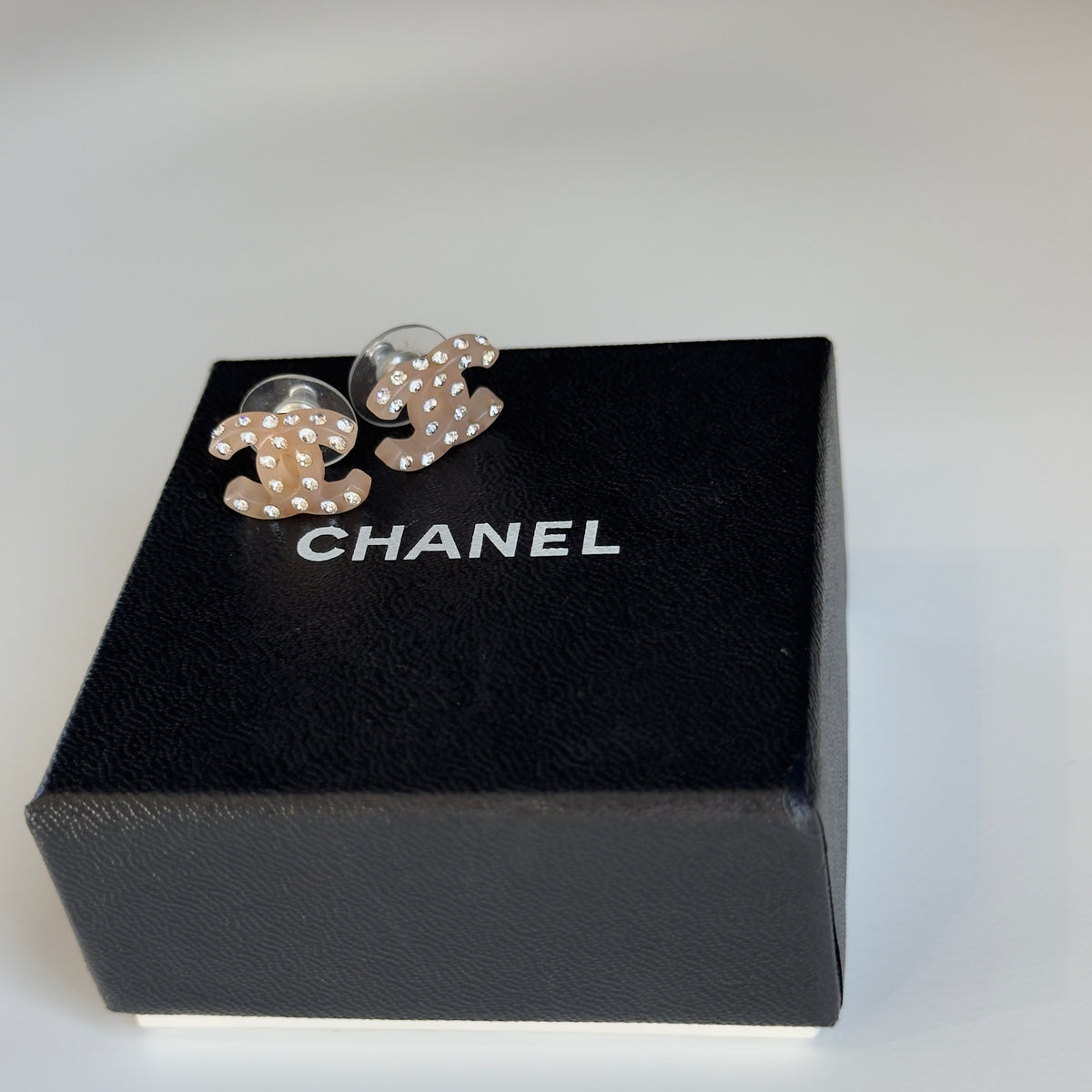 Chanel Crystal Resin CC Logo Earrings 2004 | QUEEN MAY