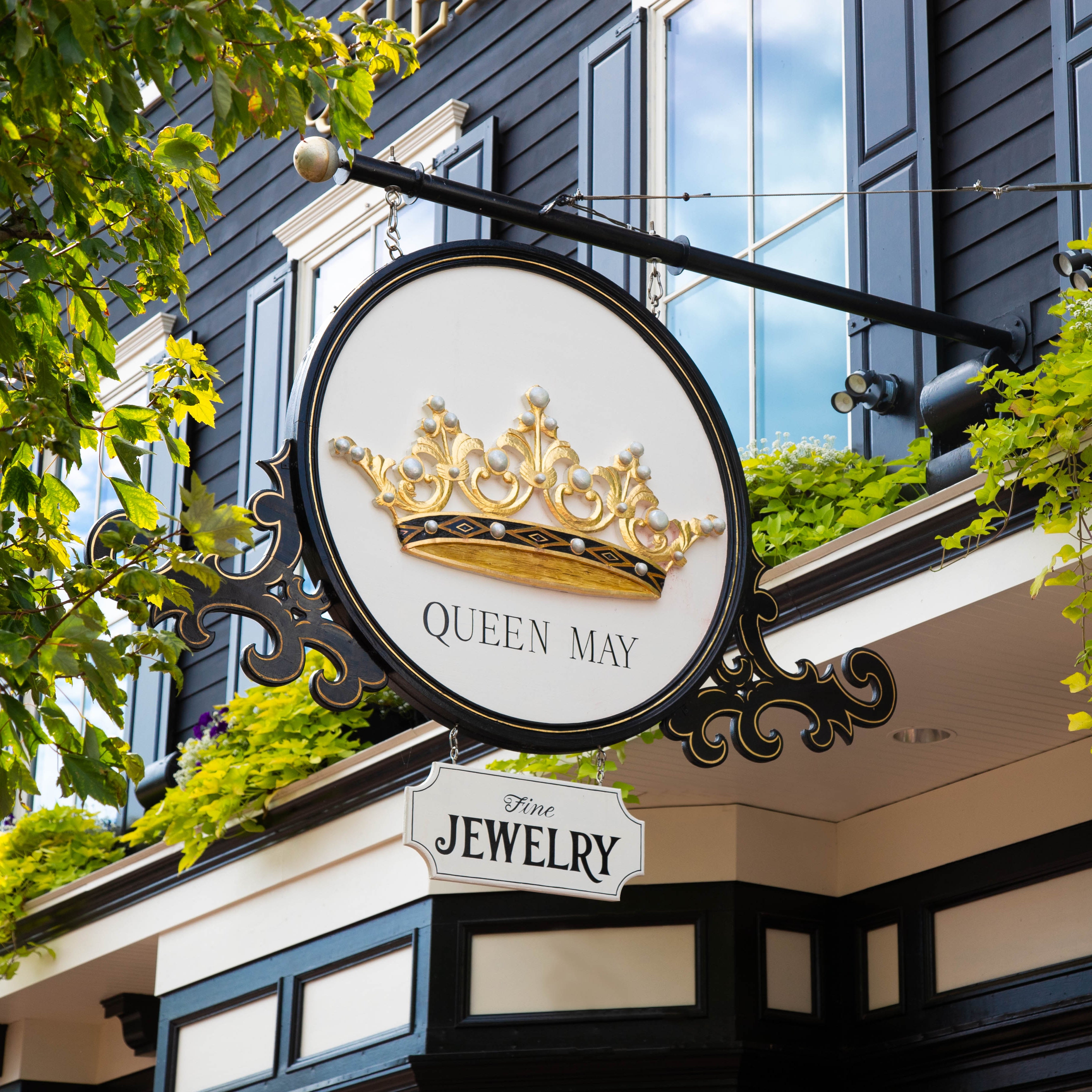 Natural Diamond Engagement Rings | QUEEN MAY