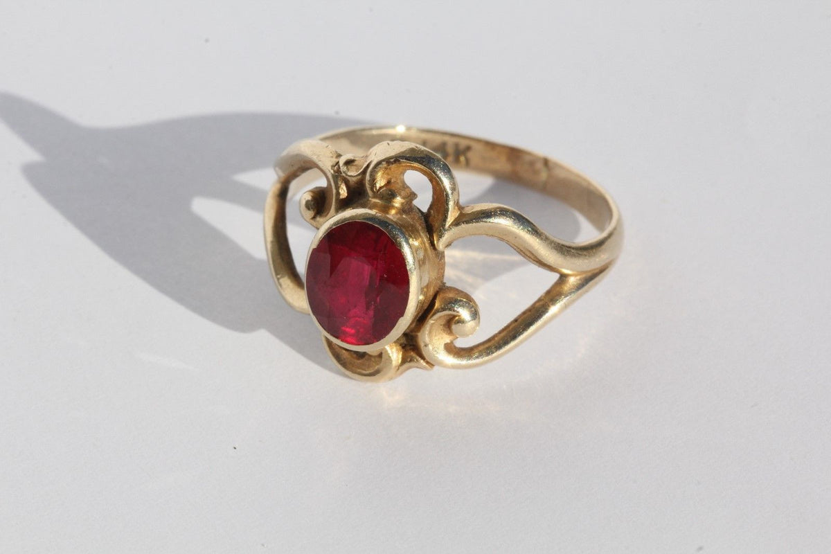 Vintage 14K Gold & Ruby Rocco Scroll Ring | QUEEN MAY